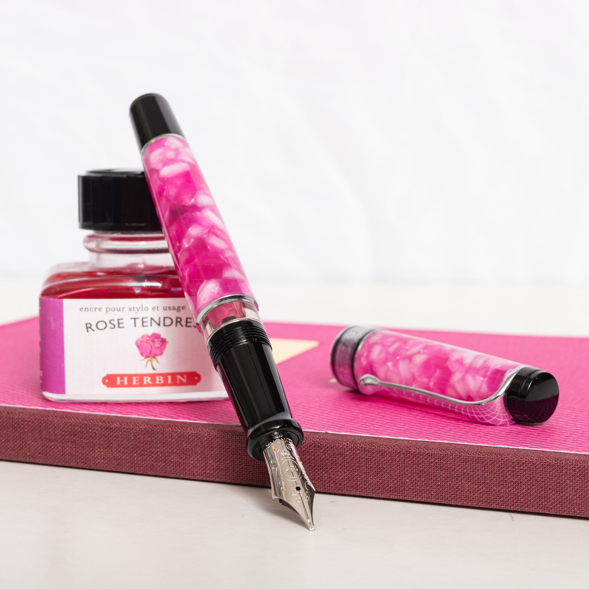 Aurora Optima 365 Fountain Pen - Fuchsia – Truphae