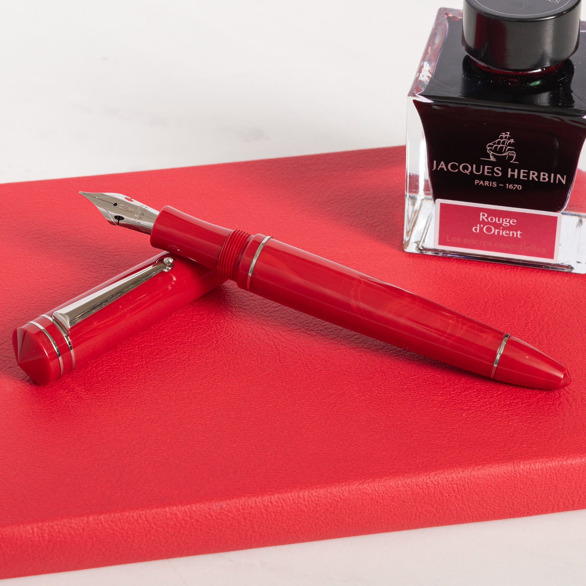 Delta Write Balance Fountain Pen - Red – Truphae
