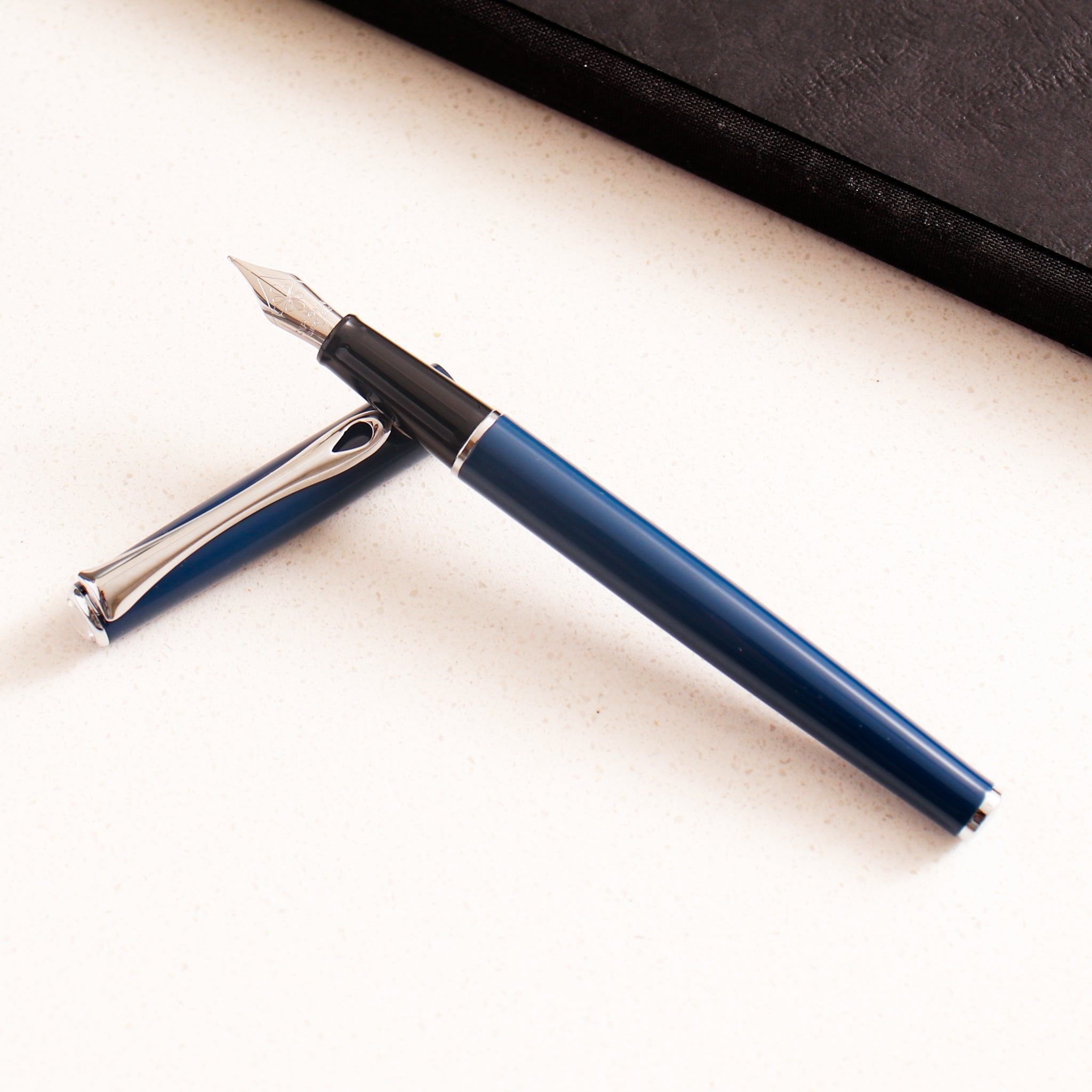 Diplomat Traveller Fountain Pen - Navy Blue – Truphae